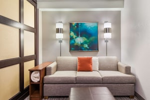 Roupas de cama premium, cofres nos quartos, escrivaninha