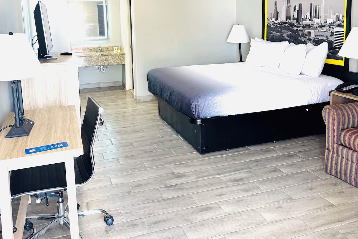 Secretária, ferro/tábua de engomar, Wi-fi grátis