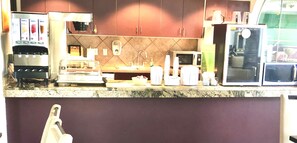Pequeno-almoço tipo buffet diário incluído 