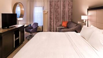 Quarto Standard, 1 cama king-size, não fumadores | Secretária, cortinas/cortinados opacos, ferro/tábua de engomar