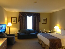 Secretária, quartos insonorizados, ferro/tábua de engomar 