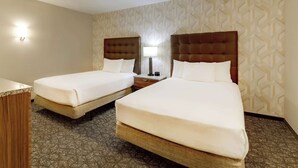 Suite, 2 camas queen-size, acessível (Sofa Sleeper, Tub, 2 Rooms)