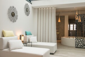 Salas para tratamentos a dois, sauna seca, banheira de hidromassagem