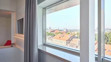 Suite, 1 cama king-size (Additional Living Area) | 1 quarto, roupa de alta qualidade, minibar, secretária