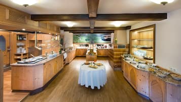 Pequeno-almoço tipo buffet diário (18 EUR por pessoa)
