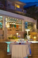 2 restaurantes: opção de almoço e jantar