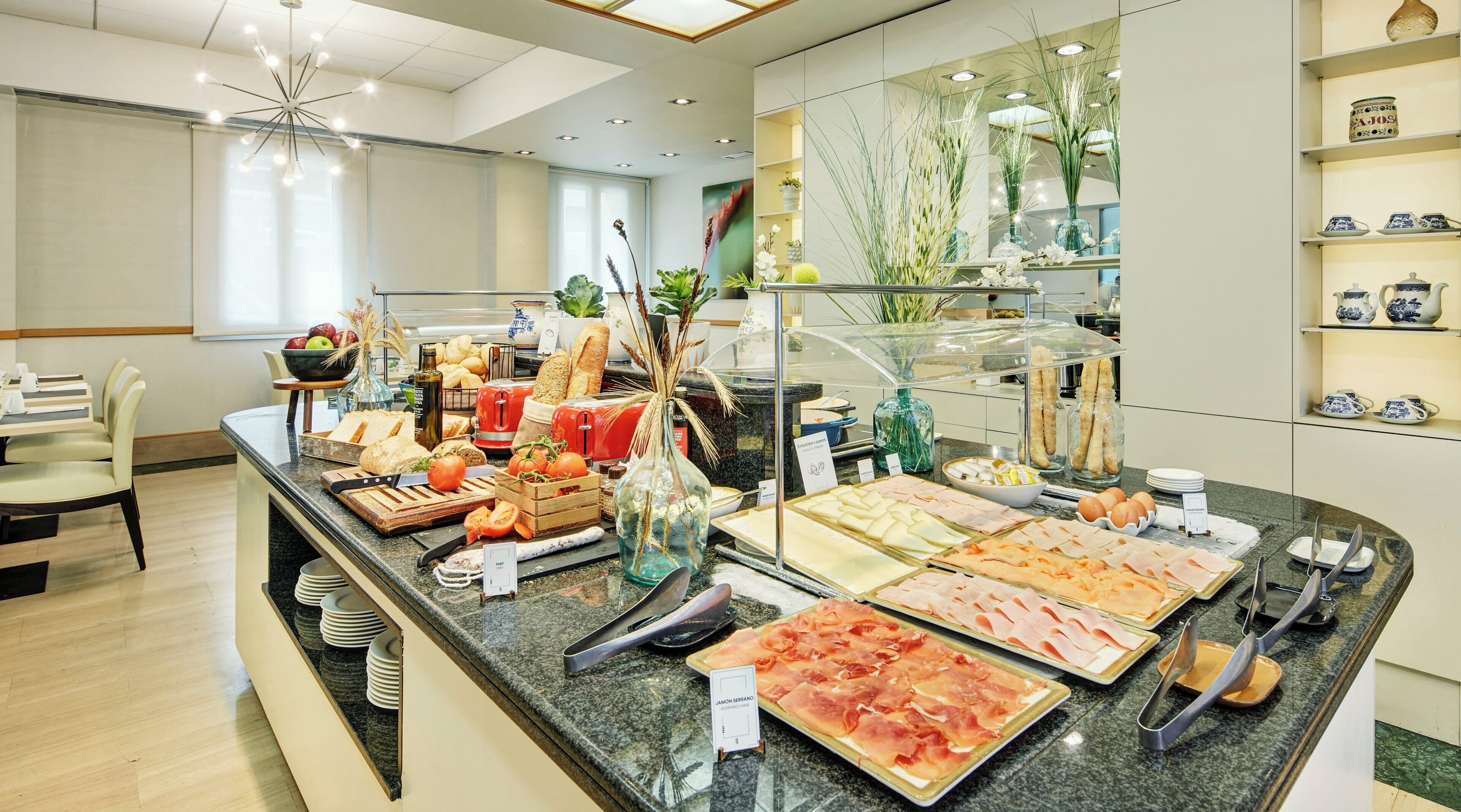 Café da manhã com buffet todos os dias mediante uma taxa