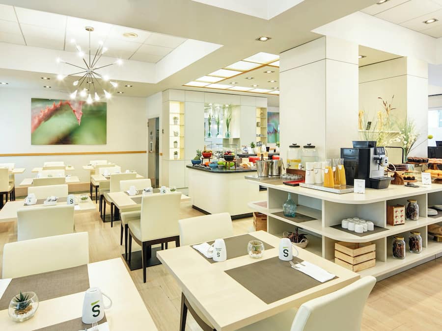 Pequeno-almoço tipo buffet diário mediante uma taxa