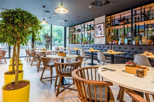 Servem pequenos-almoços, almoços, jantares e brunches (fins de semana)