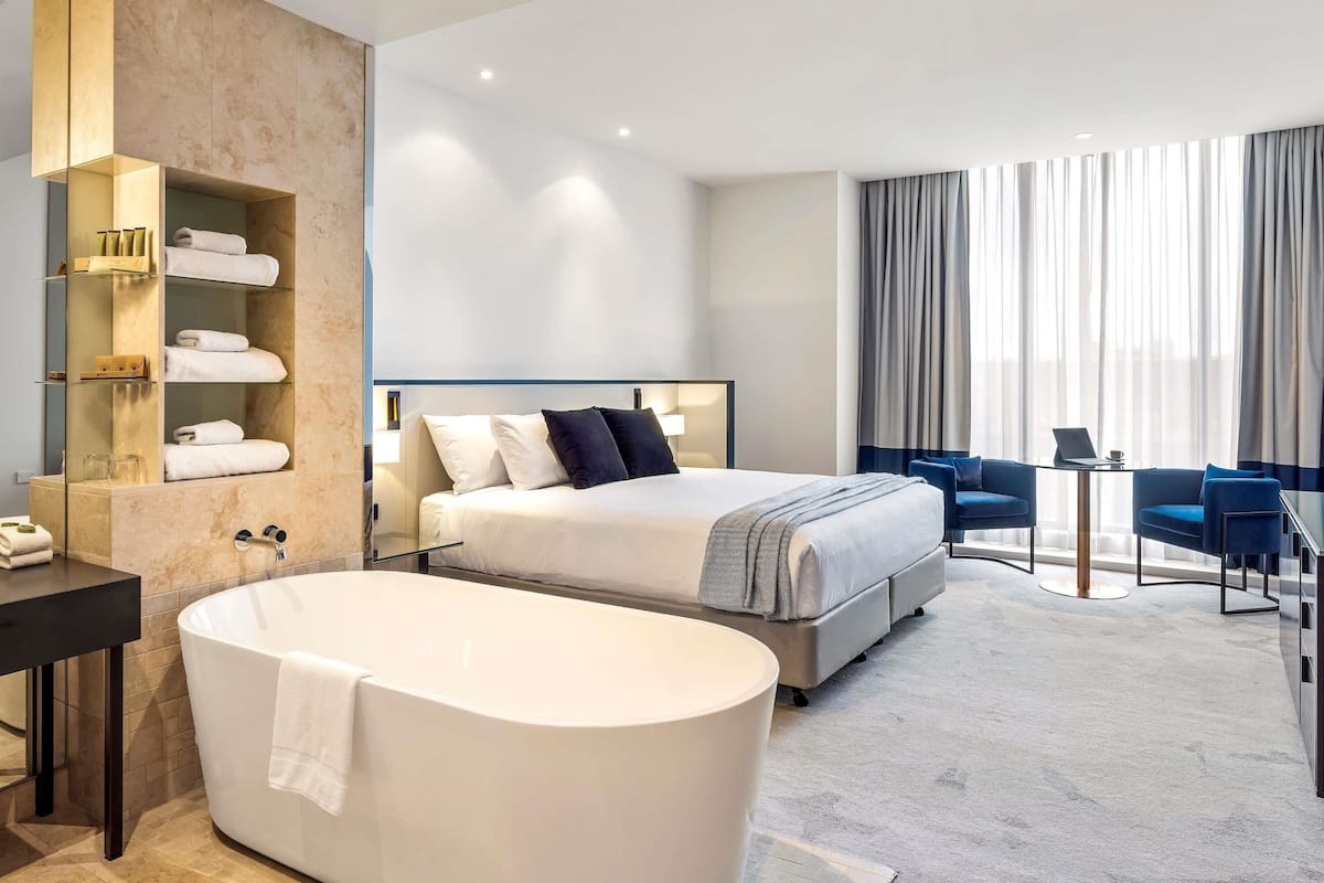 Peppers Premium King Room | Roupas de cama premium, camas com colchões pillow-top, frigobar