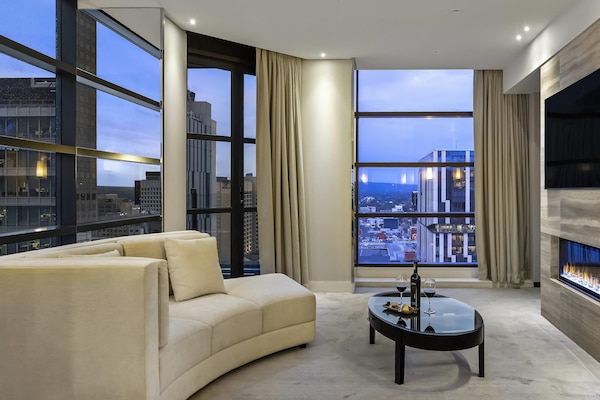 Suite, 1 cama de casal | Roupa de alta qualidade, camas de colchão pillowtop, minibar
