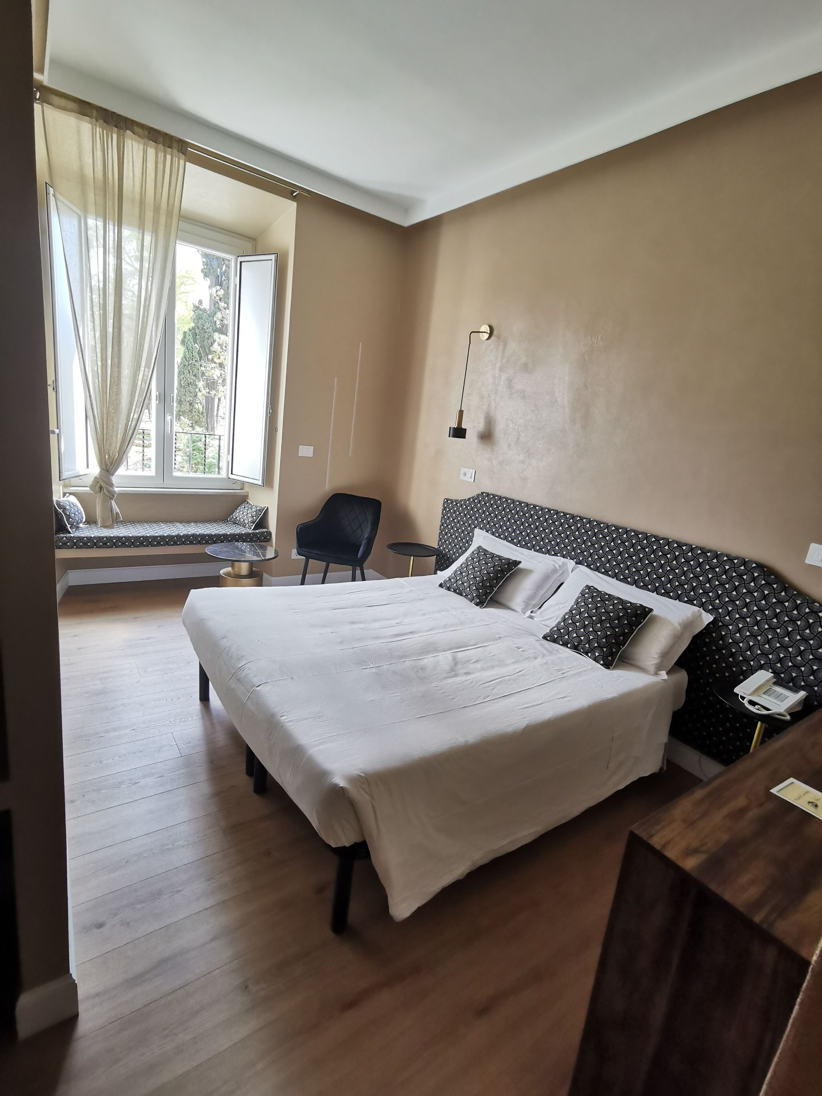 Quarto Duplo Deluxe | Minibar, secretária, Wi-fi grátis, roupa de cama fornecida 