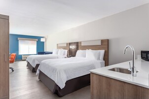 Suite, várias camas | Cofre no quarto, secretária, quartos insonorizados