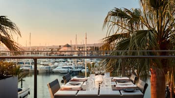 4 restaurantes, é servido jantar