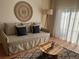 Apartamento Standard, 2 quartos | Sala de estar | Televisor LCD de 32 polegadas com canais digitais, televisor 