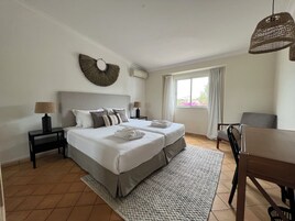 Apartamento Premium, 2 quartos | Edredões de penas, cofre no quarto, quartos insonorizados 