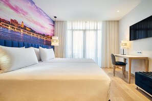 Roupa de alta qualidade, minibar, cofre no quarto, secretária 