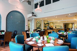 Café da manhã com buffet todos os dias mediante uma taxa