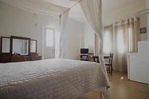 Quarto Standard | Minibar, cofre no quarto, secretária, quartos insonorizados