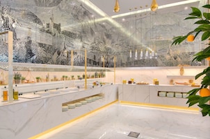 Café da manhã com buffet grátis todos os dias