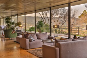 Café da manhã com buffet todos os dias (EUR 11.50 por pessoa)