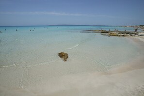 Na praia, praia de areia branca, mergulho, snorkel 