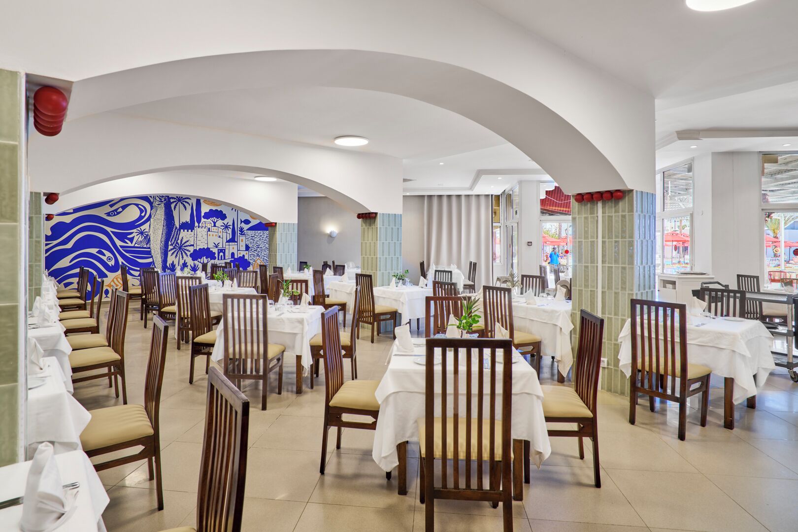 Pequeno-almoço tipo buffet diário mediante uma taxa 