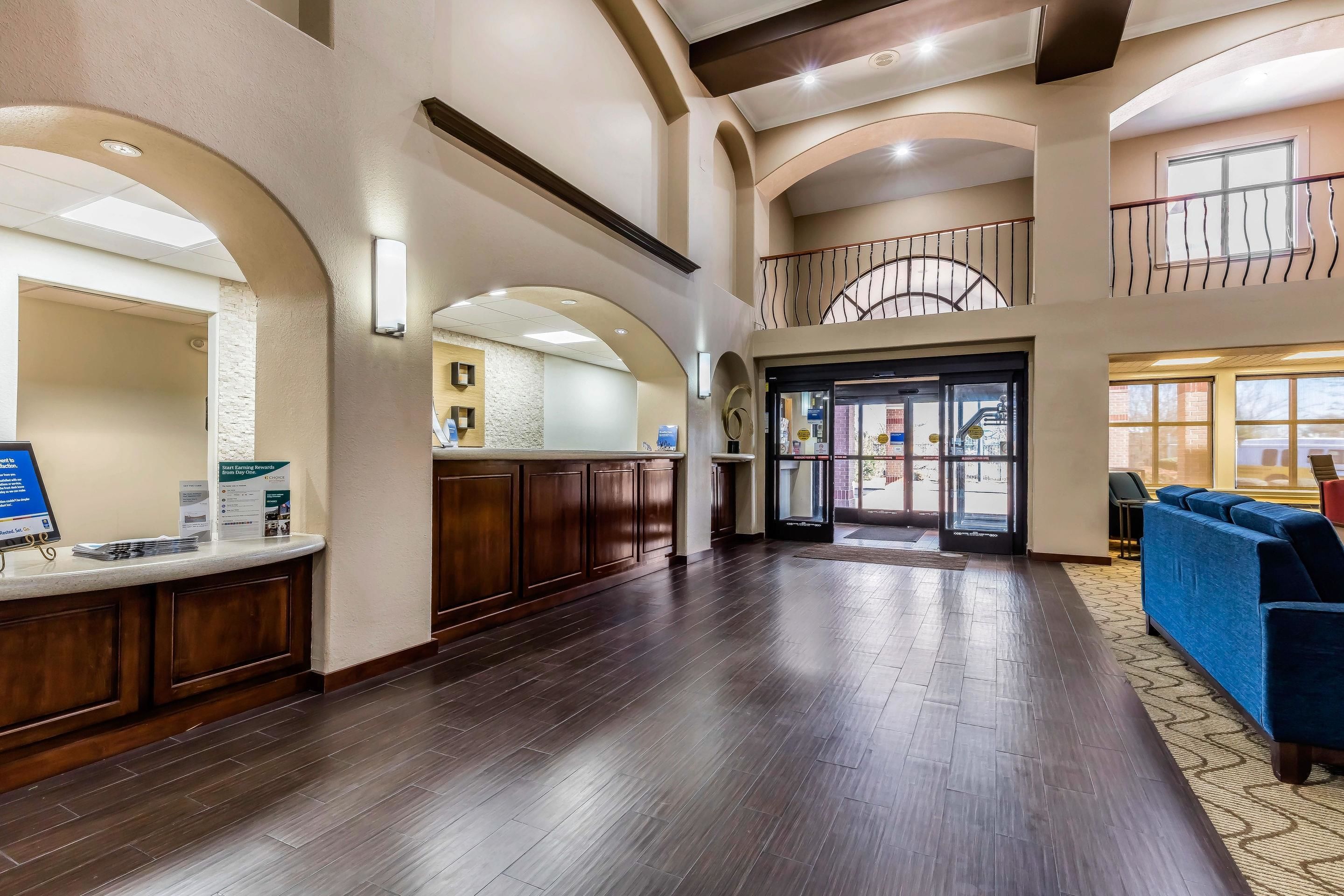 Comfort Inn & Suites Airport - American Way Reviews, Deals & Photos ...