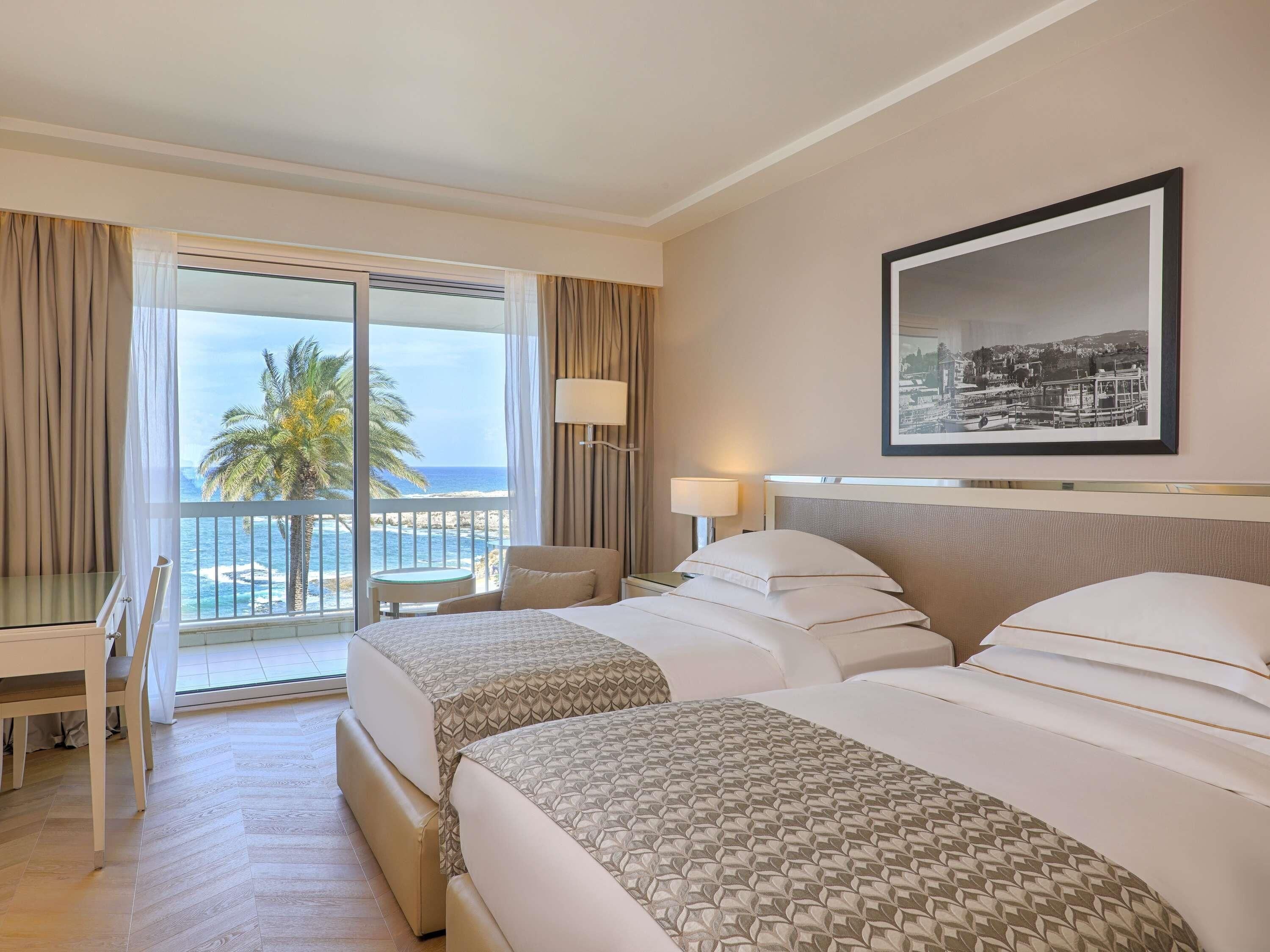 1 quarto, minibar, cofre com capacidade para portátil, secretária 