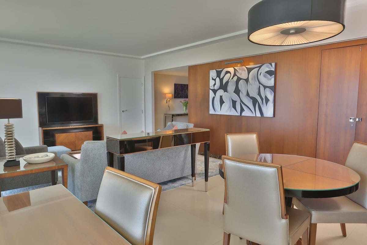 Suíte, 1 cama King, vista para o mar (Diplomatic) | 1 quarto, frigobar, cofres nos quartos, escrivaninha