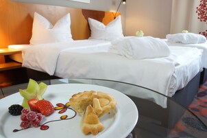 Roupa hipoalergénica, secretária, cortinas/cortinados opacos 