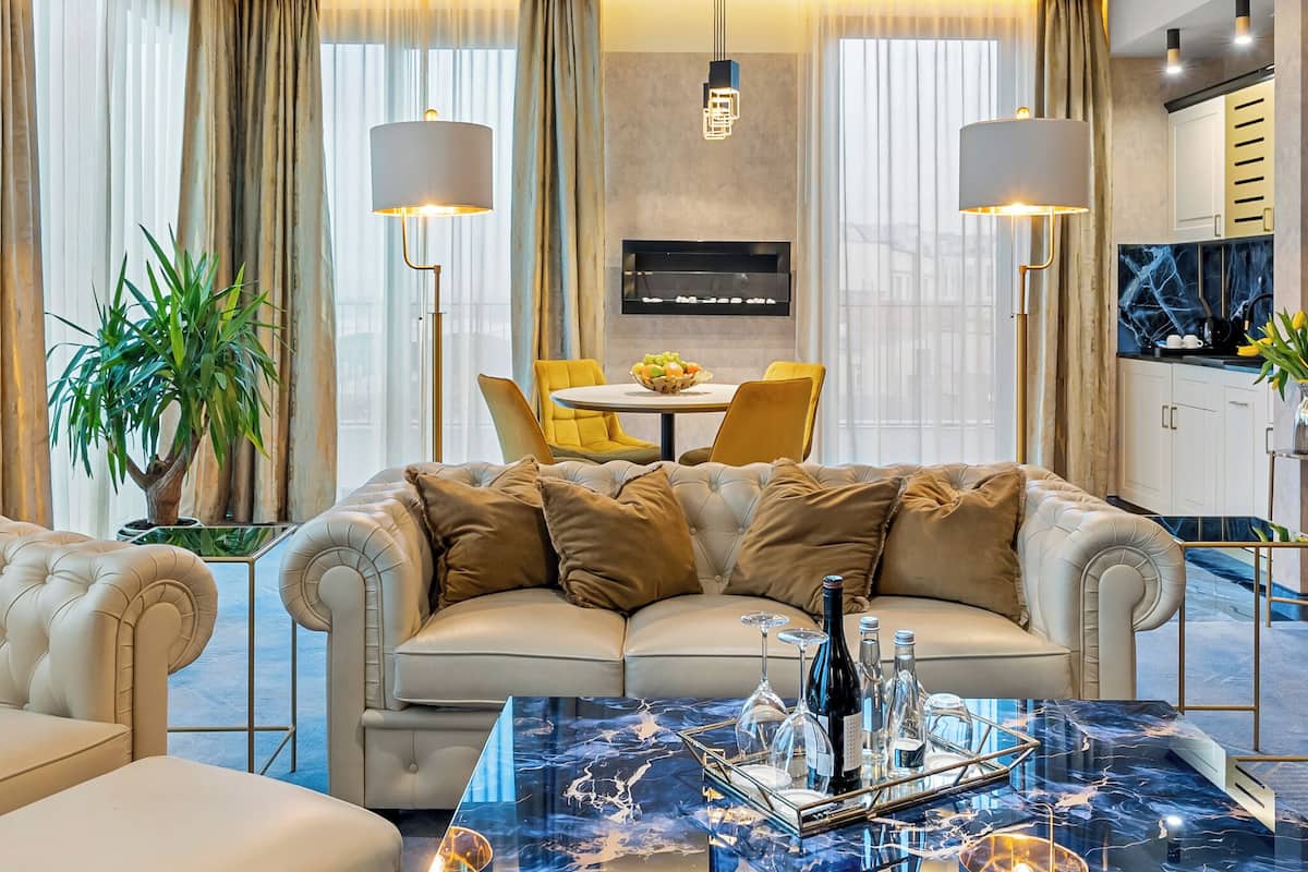 Penthouse | Sala | Televisor LED de 50 polegadas com canais digitais, Smart TV