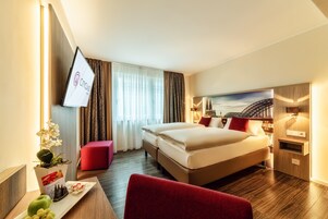 Quarto Duplo Comfort | Roupa hipoalergénica, minibar, cofre no quarto, secretária
