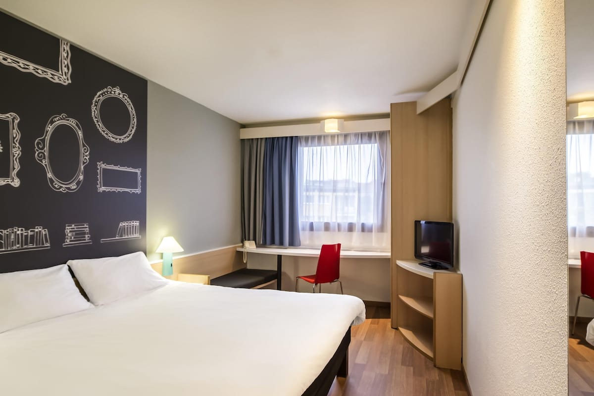 Quarto Duplo Standard (with extra bed) | Roupa de alta qualidade, camas de colchão viscoelástico