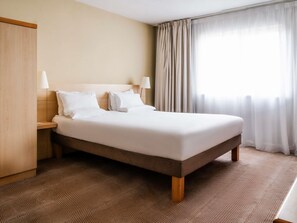 Quarto standard, 1 cama de casal e sofá-cama | Cofres nos quartos, escrivaninha, espaço de trabalho para notebook