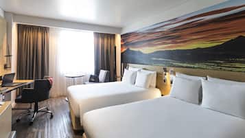 Quarto Duplo Executivo, 2 camas de casal | Cofre no quarto, secretária, cortinas/cortinados opacos