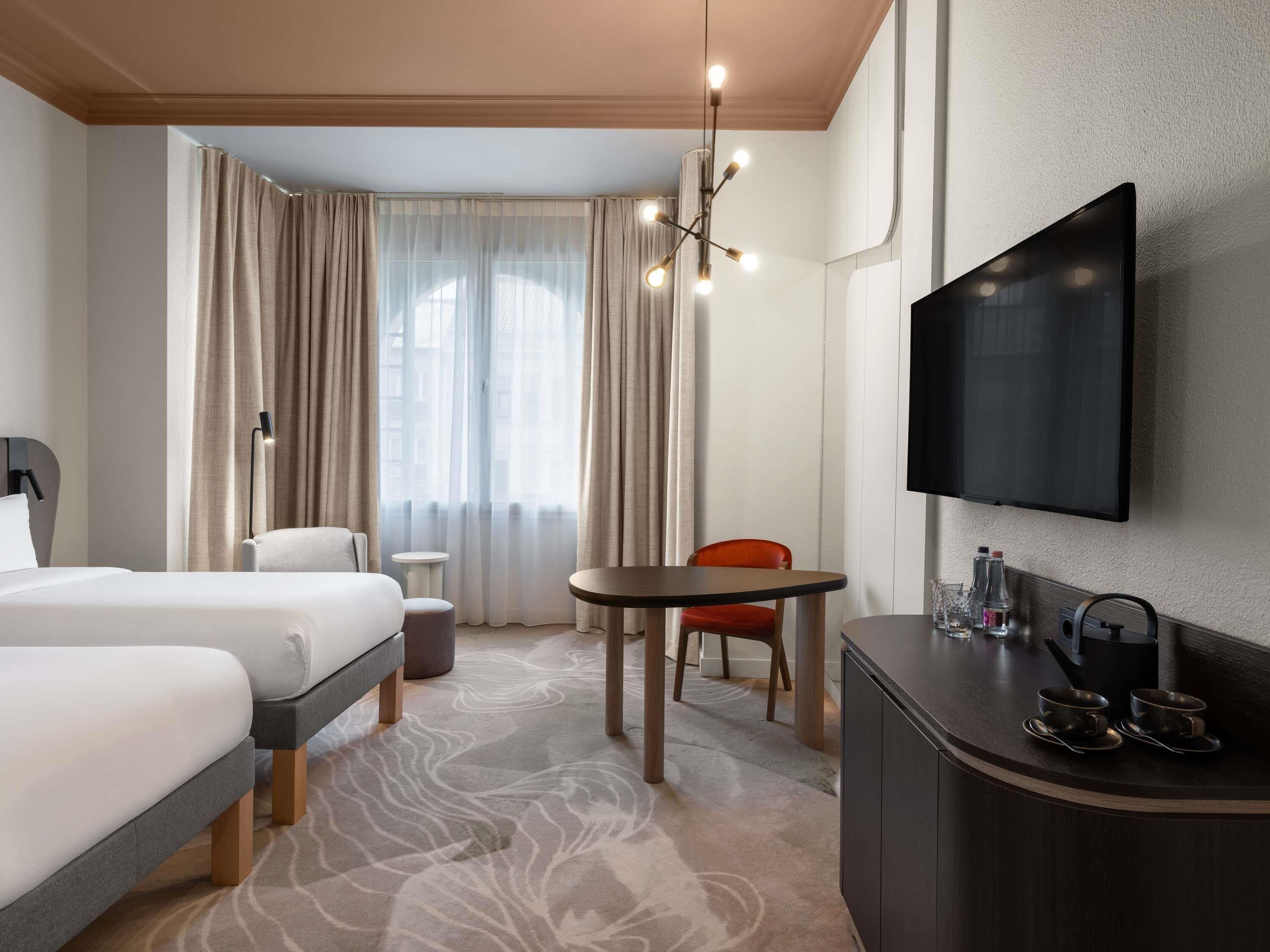 Quarto superior, 2 camas de solteiro | Roupas de cama antialérgicas, frigobar, cofres nos quartos, escrivaninha