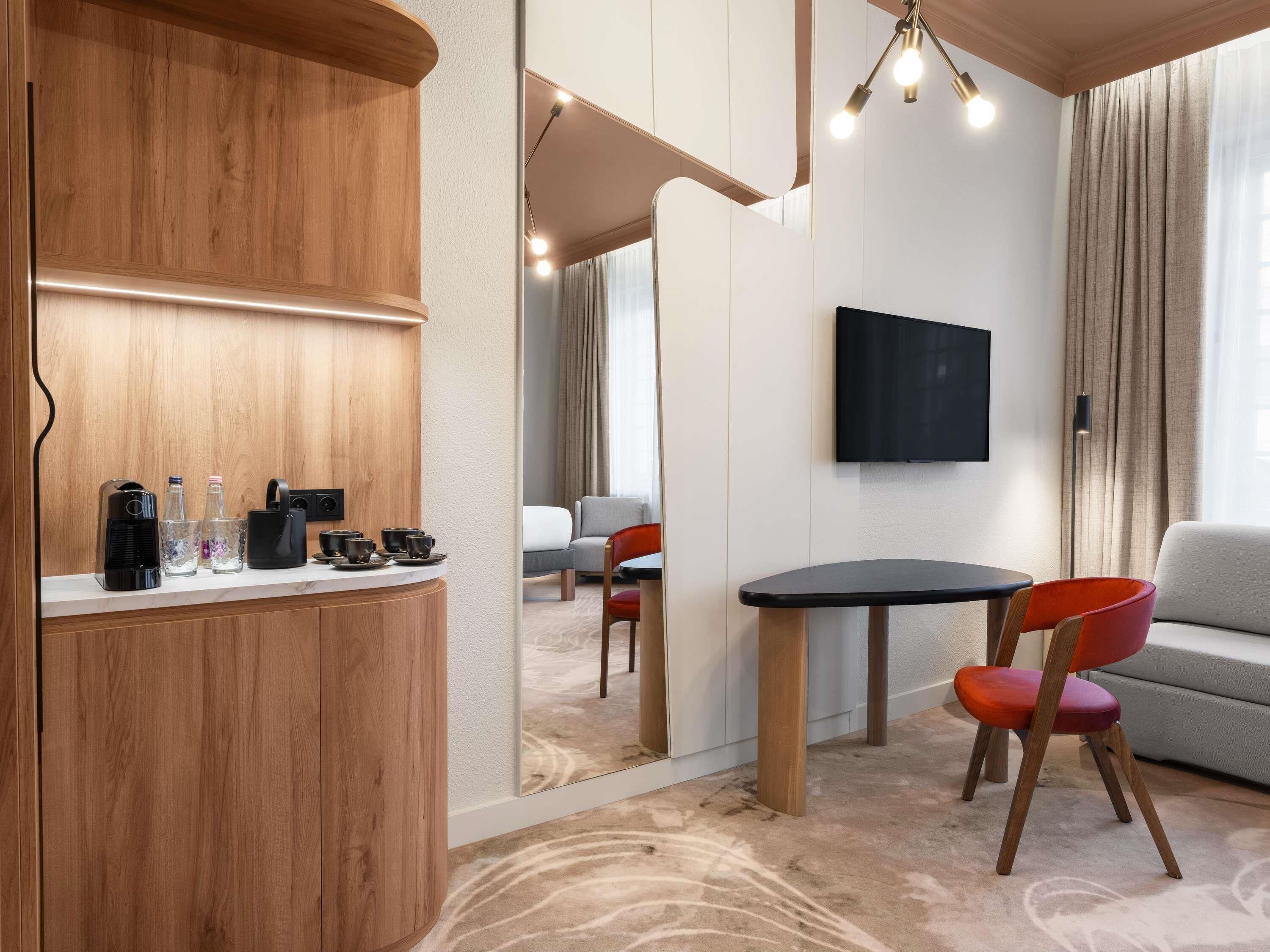 Quarto luxo, 1 cama de casal e sofá-cama | Roupas de cama antialérgicas, frigobar, cofres nos quartos, escrivaninha