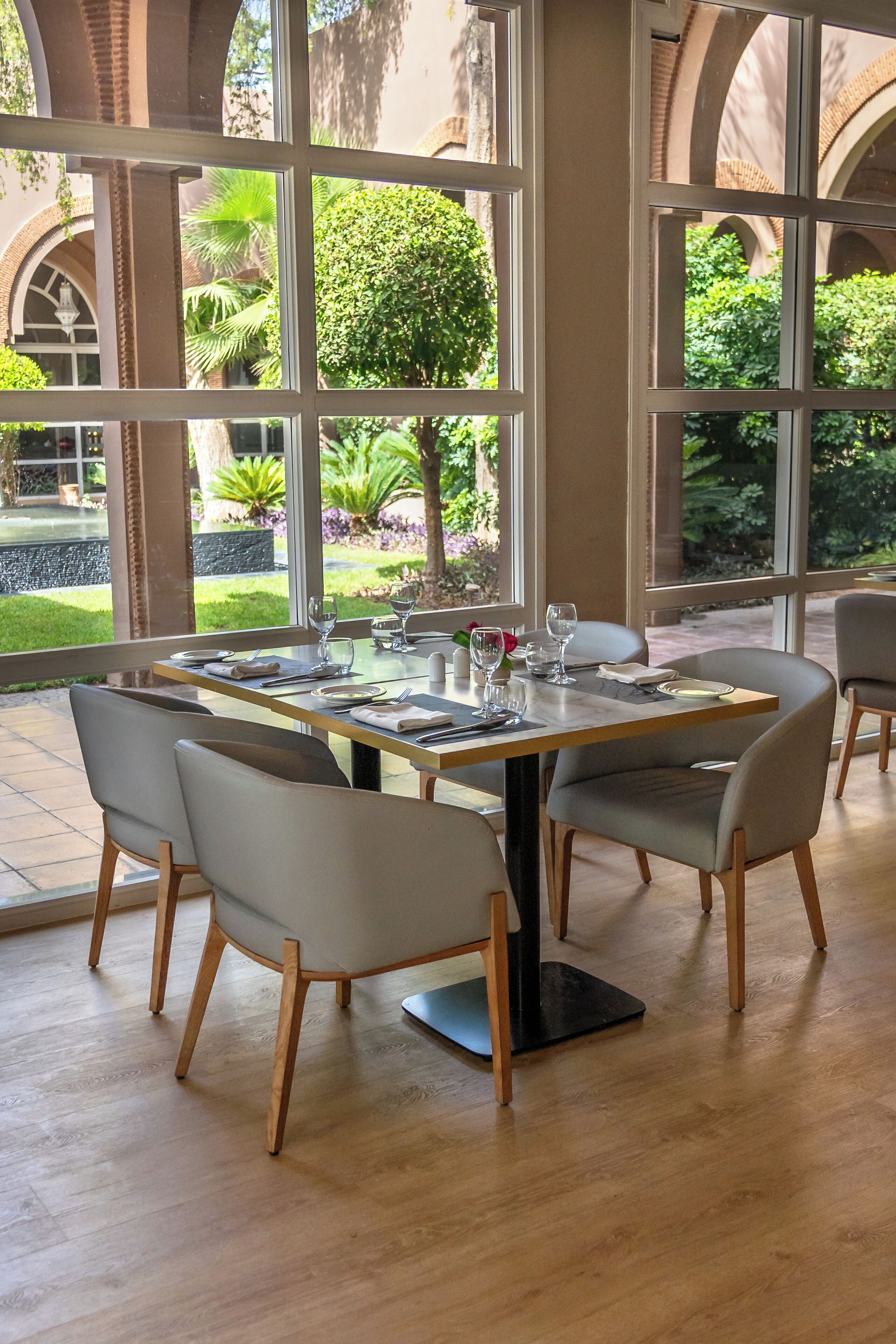 2 restaurantes, pequenos-almoços servidos, cozinha internacional 