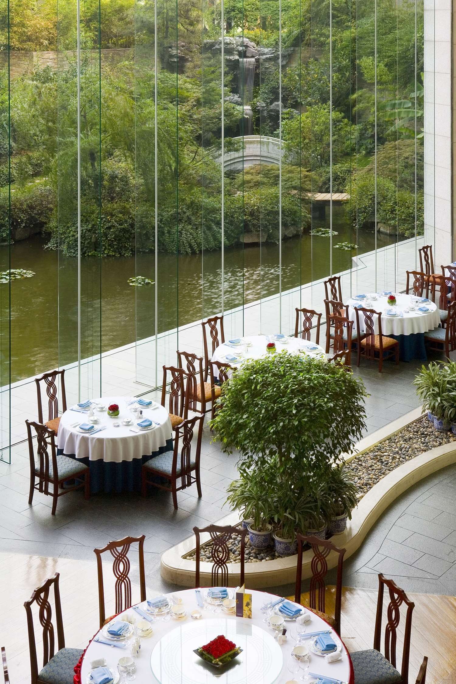 4 restaurantes: opção de café da manhã, almoço e jantar