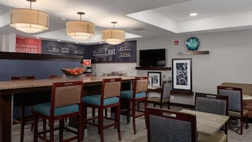 Pequeno-almoço self-service diário incluído