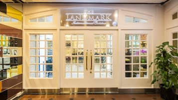 Café da manhã com buffet todos os dias (SGD 35.97 por pessoa)