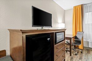 Quarto, 1 cama king-size | Secretária, ferro/tábua de engomar, berços/camas para crianças grátis 