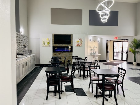 Saguão. Super 8 by Wyndham Shakopee