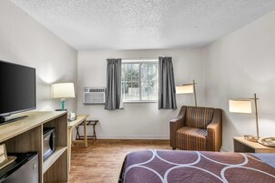 Quarto, 1 cama queen-size, não fumadores (Pet Friendly) | Cofre no quarto, secretária, ferro/tábua de engomar 