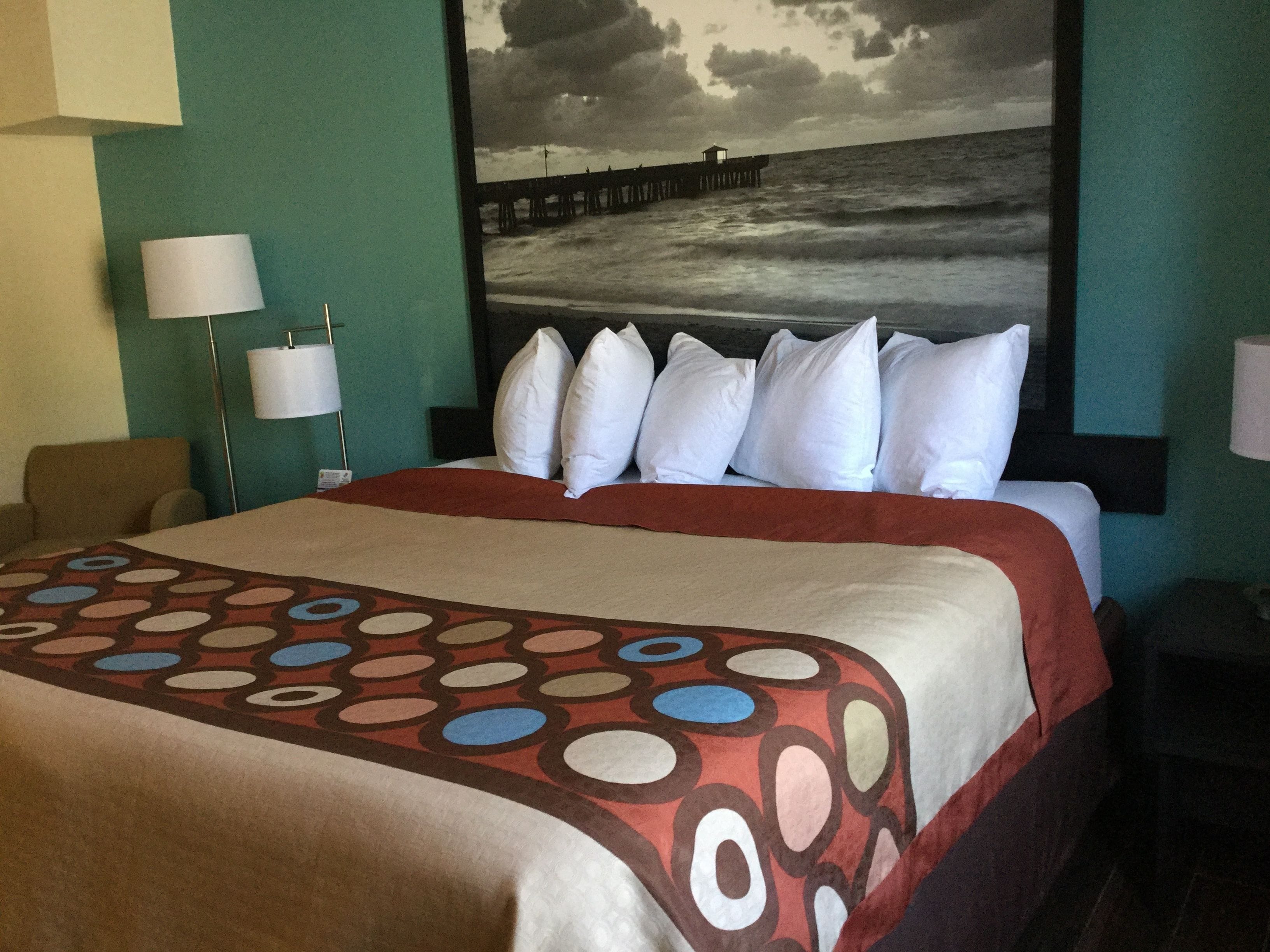 Cofre com capacidade para portátil, secretária 