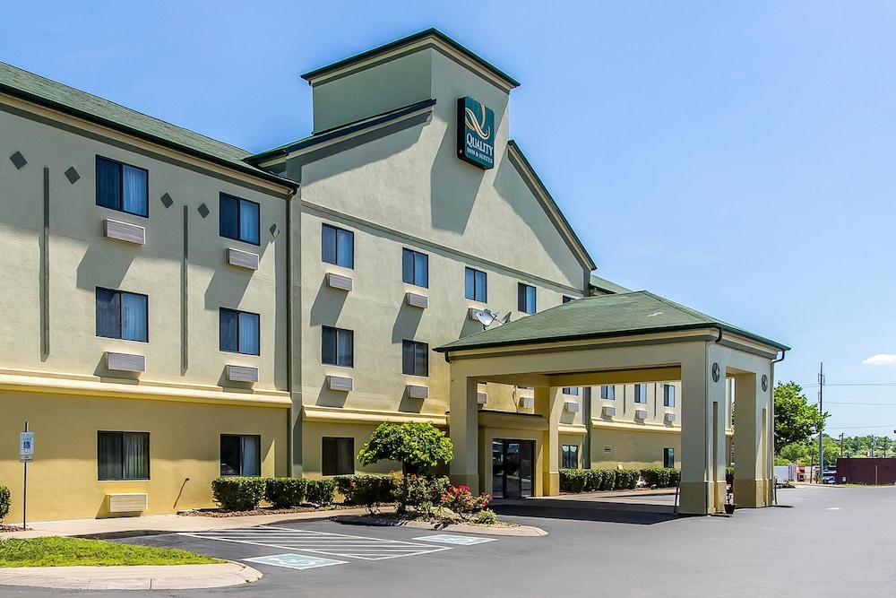 Quality Inn & Suites - Smyrna, TN