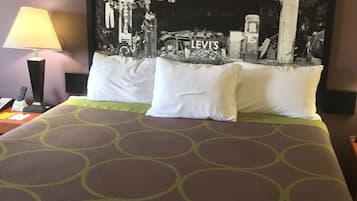 Quarto, 1 cama King, para fumantes | Escrivaninha, ferros/tábuas de passar roupa, berços grátis