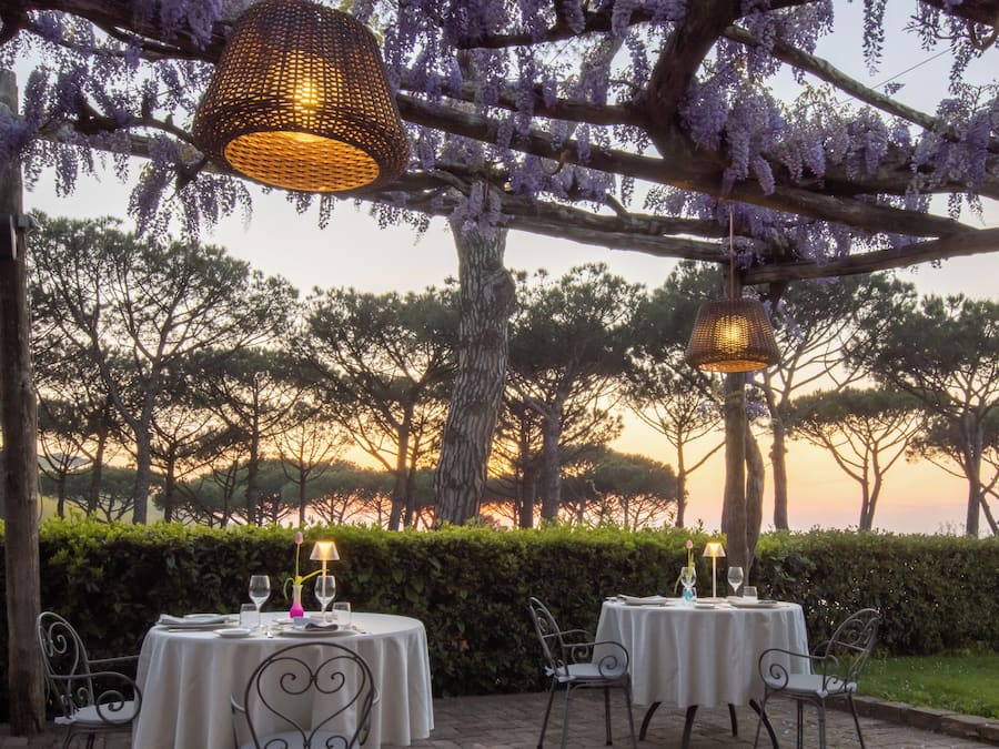 Serviço de café da manhã, culinária mediterrânea, vistas para o jardim