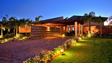 Four Bedroom Classic Villa | 1 quarto, roupas de cama premium, edredons de pluma